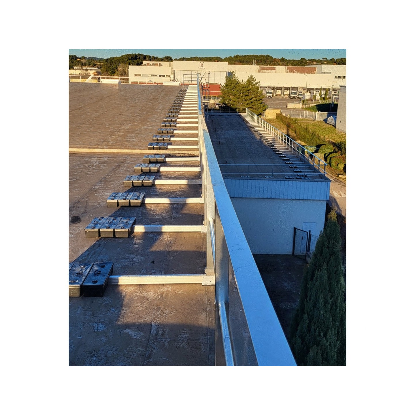Fourniture et pose de garde-corps autoportant pour toiture | L'Echelle ...